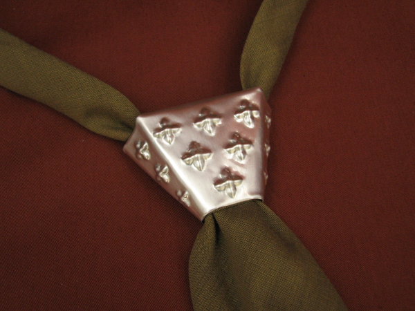 ZWYRTECH Royal Tie Guard (Silver) – APOC STORE