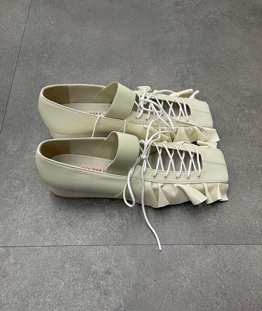 Gyouree Kim FRILL FLAT (CREAM) – APOC STORE