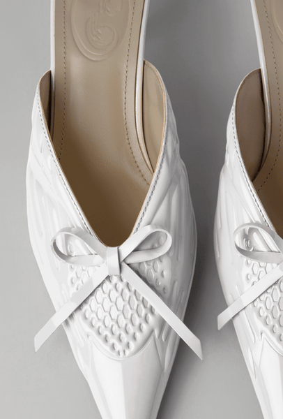 Invasive Modification Victorian runner pumps white – APOC STORE