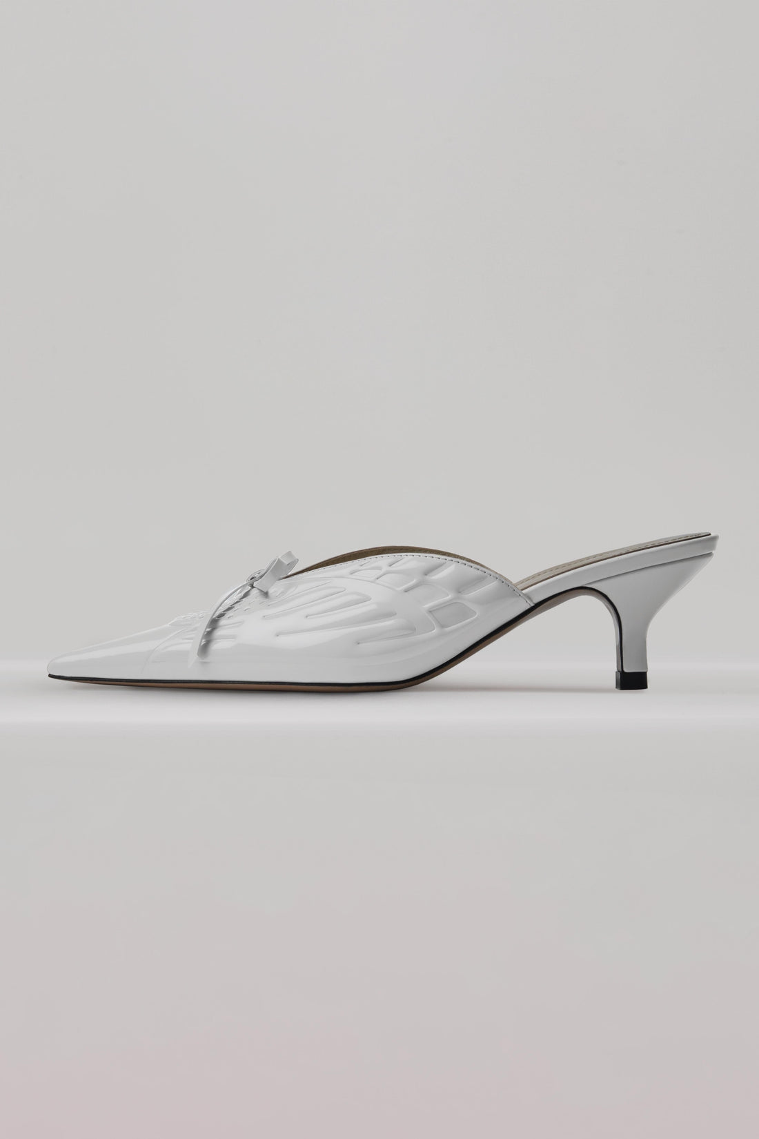 Victorian runner pumps white – APOC STORE